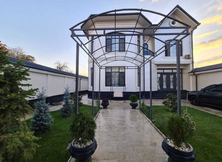 Продается Евро дом Ор-р: центр Луначарский 650м2