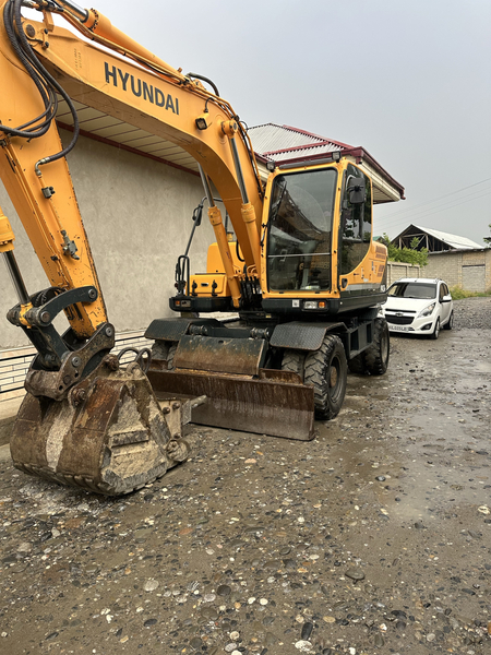 Hyundai R140 Wsotiladi