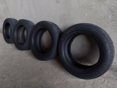 Kumho Solus 195/60 holati yahshi.
