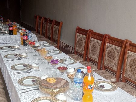 Prakat stol stul chinni zontik icharaga beramiz