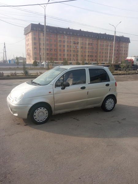 Moshina yaxshi Srochni sotiladi metani bor