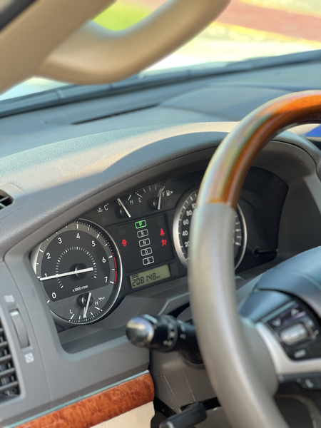Toyota land cruiser 200 srochniy sotiladi