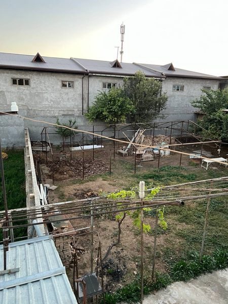 Nazarbekda 8.5 sotix yolni yuzida yer sotiladi