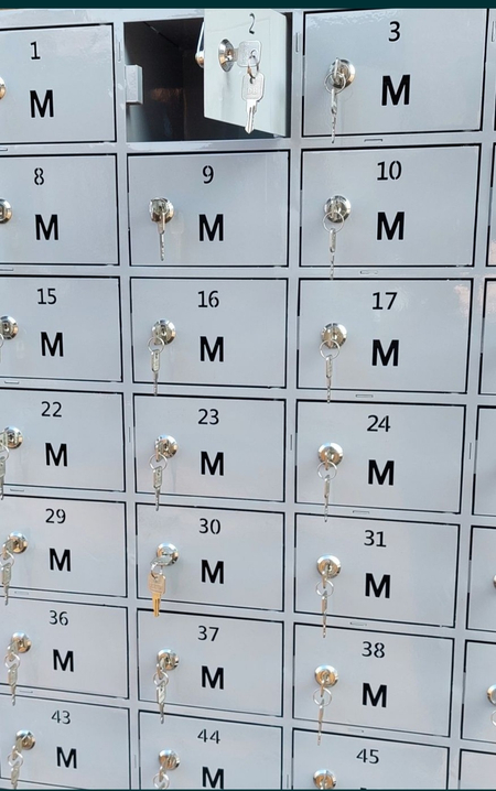 Сейф шкаф для телефонов и для сумок в магазинах и камерах хранения