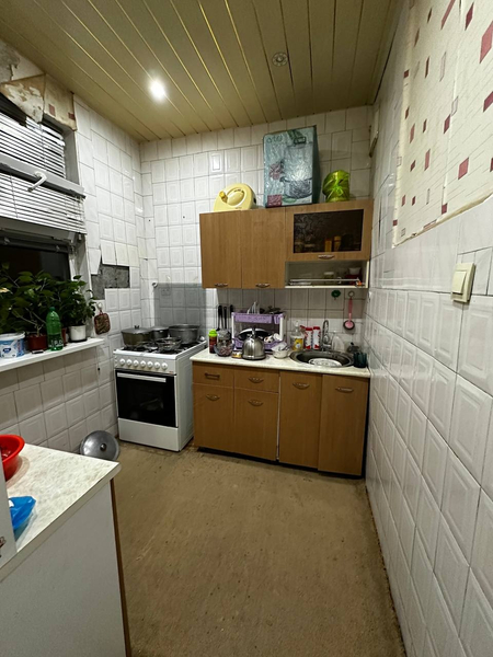 Феруза продаётся квартира 4/2/4