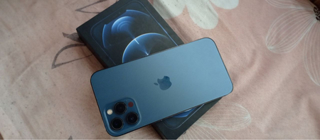 iPhone 12 pro max.