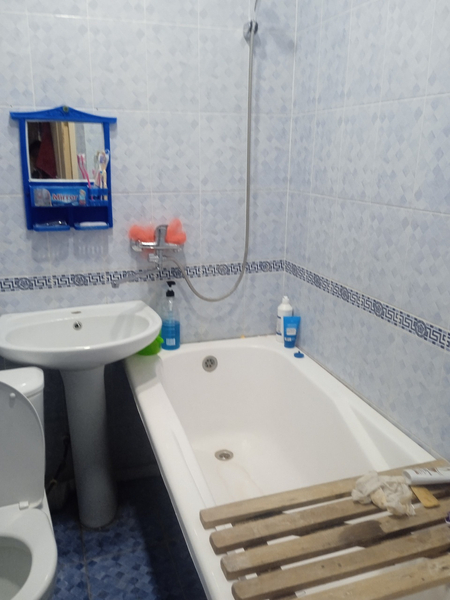 1 xonali kvartira sotiladi