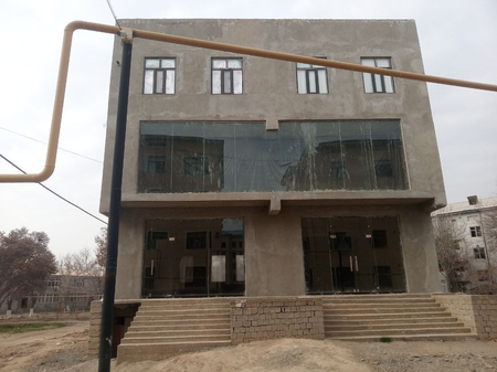 1 etaj bilan 2 etaj  pustoy 3 etaj uy bulgan manzil qarshi shahar.