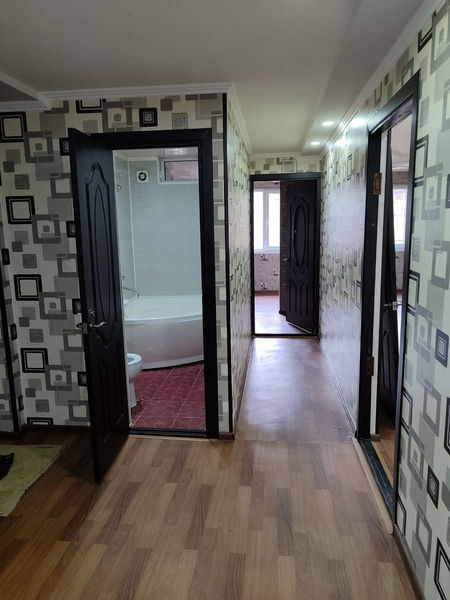 Продается 3 комнатная квартира. Телеграф перекресток. 3 этаж.