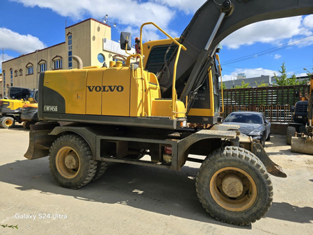 Volvo 145 10,000 motochas