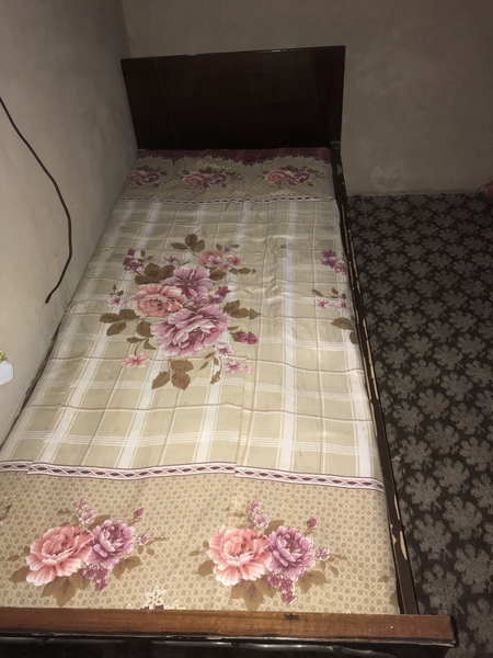 Yotoq uchun ikki kishilik divan