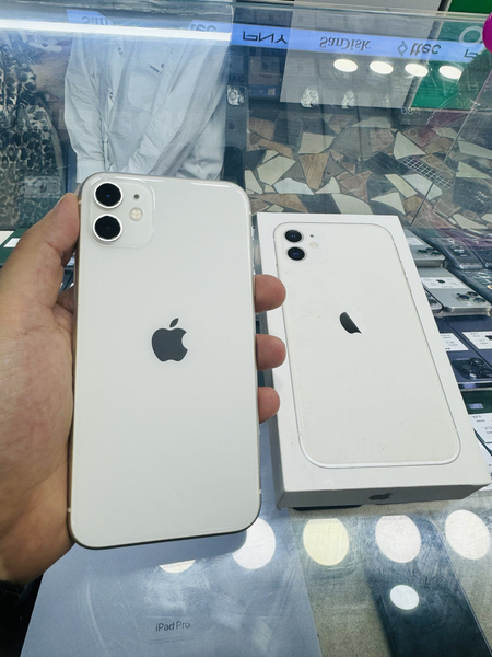 iPhone 11  64 gb white ideal