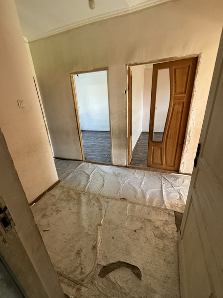 Kvartira 58 kv 43000 $ srochni sotiladi
