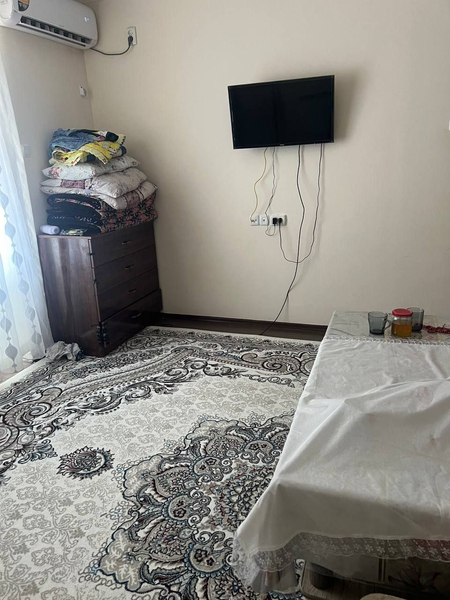 Arenda sergiliy 4 bekat oldida
