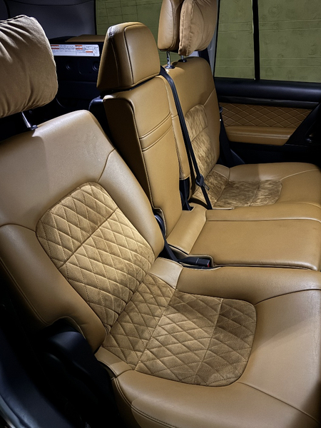 Toyota Land Cruiser LC200 v8