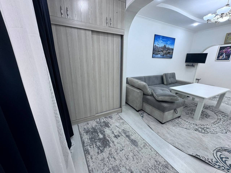 .Продам 2комнатную 1этаж евроремонт раздельный с мебельтехникой в Чила