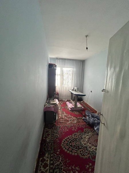 Продаётся квартира. Без ремонта. Паркентский базар. Банковский дом .
