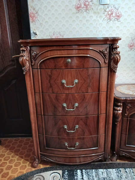 срочно продам спальный гарнитур фабричный китай