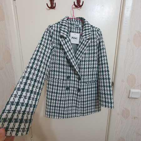 Продается новый женский костюм