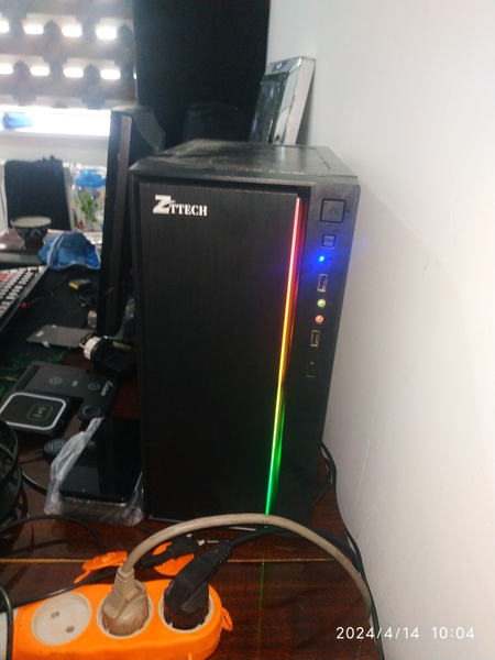 Zttech RGB i5 2400/rx480 4gb/ssd 256gb/hdd 500gb/8gb/550w