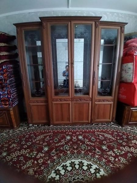 Mebel sotiladi yashi sostayana telefonda gaplashiladi barcha malumot