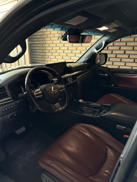 Lexus 570 sport plus