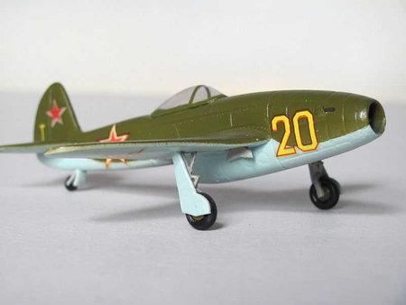 Сборная модель самолета Як-15 (1/72)