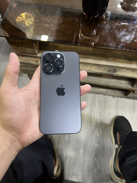 Iphone 15pro сотилади