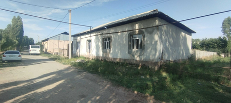 Hovli uy sotiladi