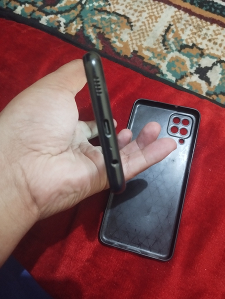 Samsung Galaxy A12 \\nXotira 4\\\\2 32GG\\nXolati ideal\\nKorabka bor \\nSiste