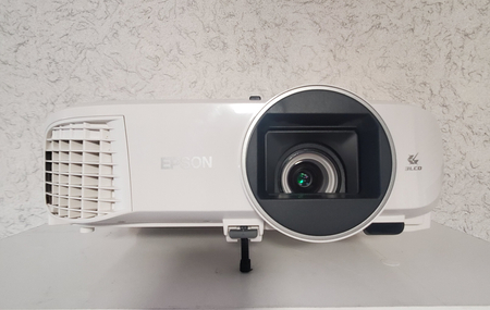 Проектор Epson Home Cinema 2100 для домашнего кинотеатра