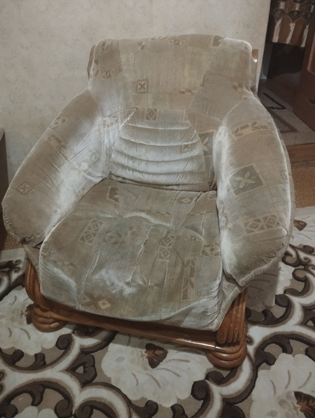 Продам диван и два кресла состояние среднее.. велюр дерево