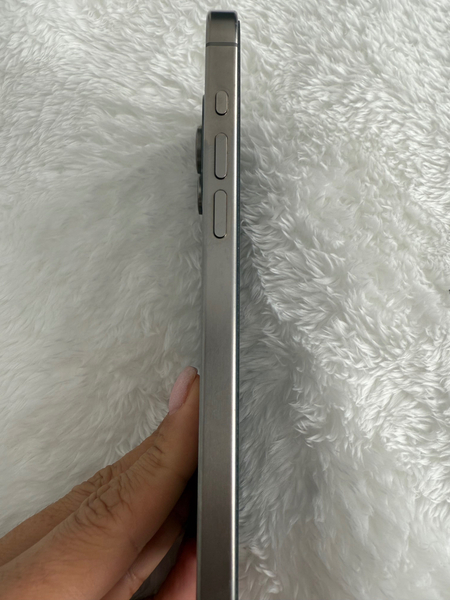 iPhone 15 pro Max 256 Gb America holati idial battery 88%