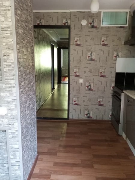 Продается 3 комнатная с ремонтом. Этаж 3.