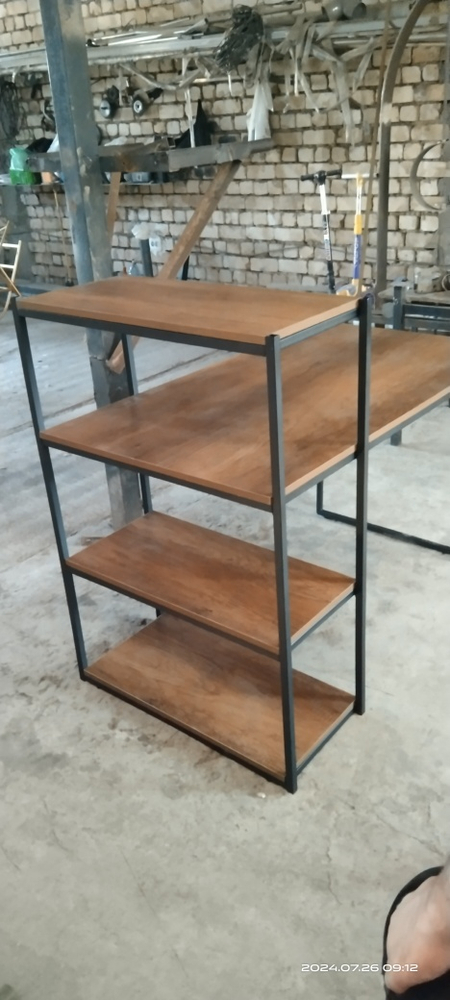 Oʻfisniy stool sotiladi