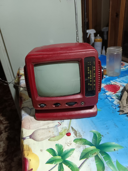 Продам мини телевизор,