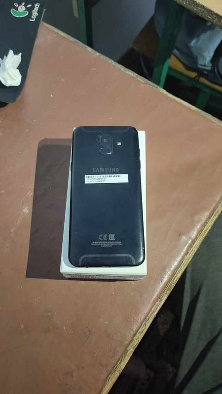 Самсунг  а6  2018