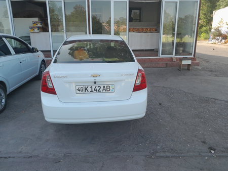 Автомобил ласетти