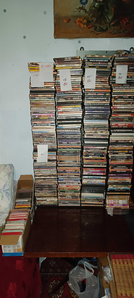 Диски DVD с фильмами/сериалами 350шт, штучно не продается.