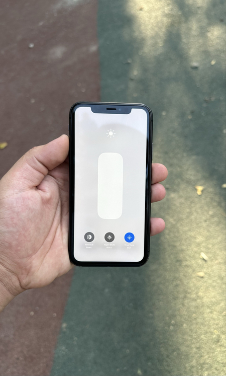 Iphone 11 sotilad xolat yaxsh bez karopka usta kormagan hama joy iwldi