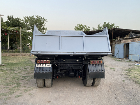 Kamaz 55111 srochna sotiladi