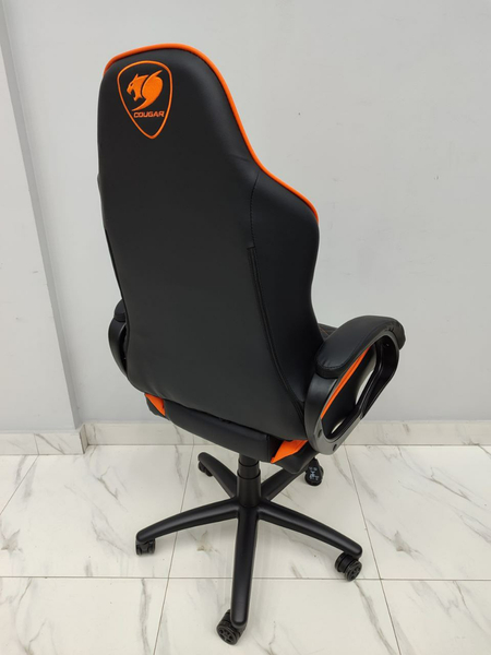 Компьютерные игровые геймерское кресло модель Cougar fusion