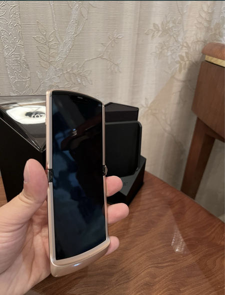 Motorola Razr 5G (gold)