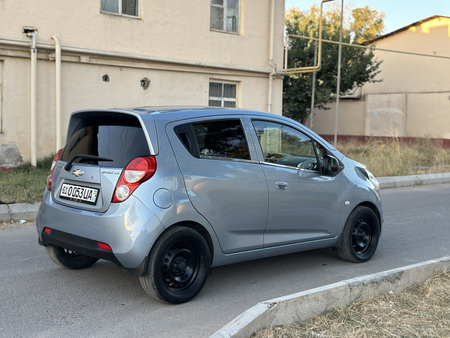 spark sotiladi 2015 yil 52000 km yurgan