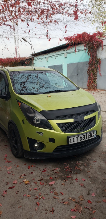 Продам спарк 2011 года автомат
