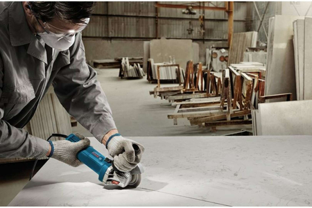 Углошлифовальную машину Bosch GWS 700