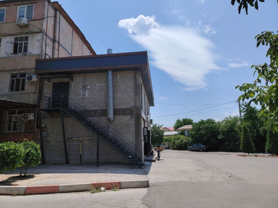 Продаётся двух этажный недвижимости