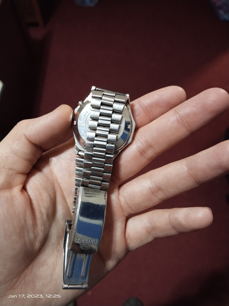 Orient Qol Soat Sotiladi
