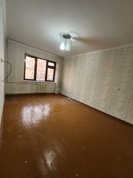 Продайотса 3 ком квартира на чиланзар  1 кв