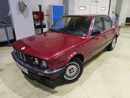 Продаётся машина BMW
